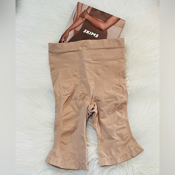 SKIMS | Intimates & Sleepwear | Skims Seamless Sculting Short Above The ...
